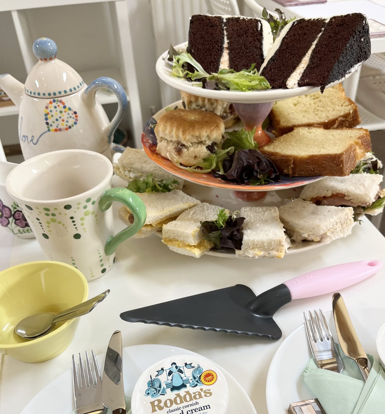 Pottery Painting And Afternoon Tea – Paint Your Own Ceramics